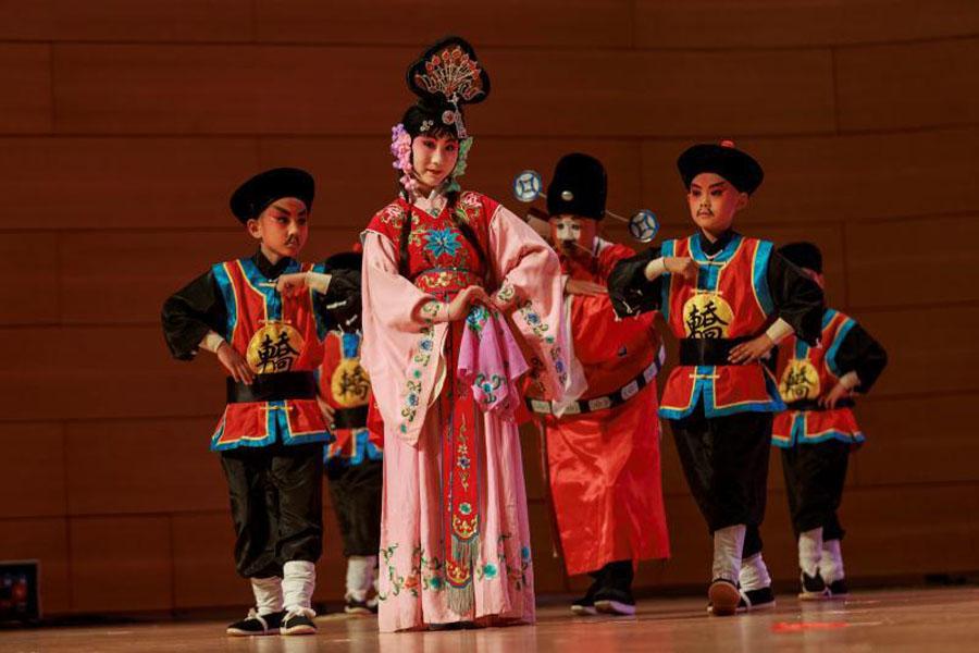 Students perform Peking Opera in Shandong- China.org.cn