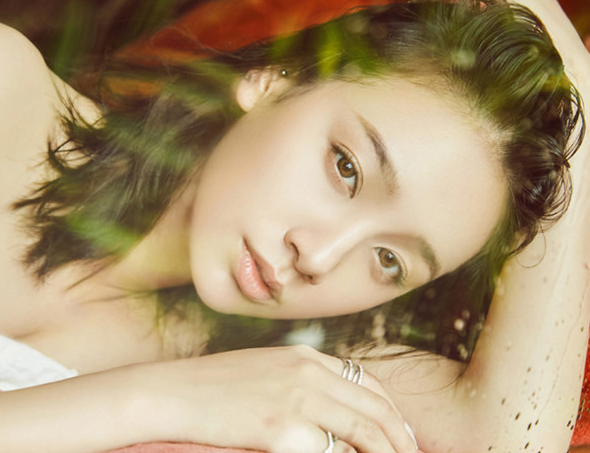 Nuevas fotos de actriz Cheng Yanqiu_Spanish.china.org.cn_中国最权威的西班牙语新闻网站