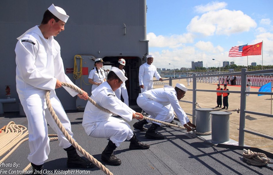 052c escorts a ticonderoga cruiser into port on a goodwill visit ...