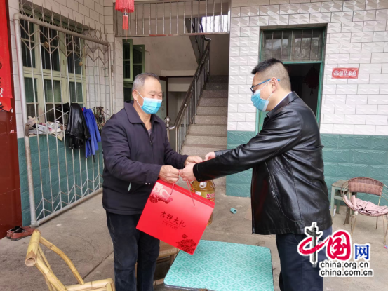 江西省瑞金市叶坪初中走访慰问离退休教职工_中国网