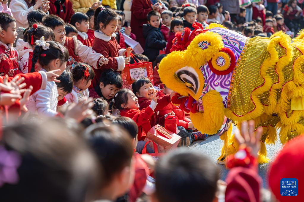 多彩校园活动迎新年_中国网