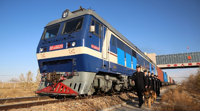 Découvrez le port de sortie des trains de fret Chine-Europe à Erenhot
