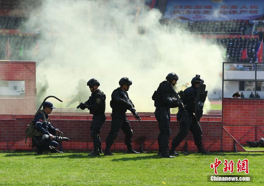 Changchun : exercices anti-terroristes pour les forces de police
