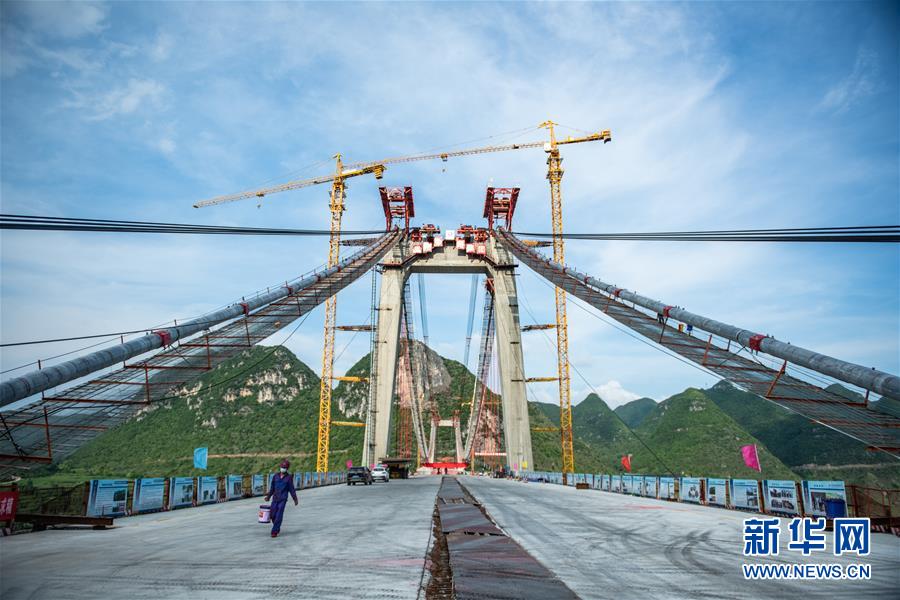 Guizhou : le grand pont Fenglin en construction