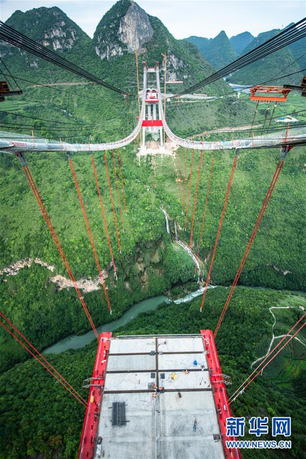 Guizhou : le grand pont Fenglin en construction