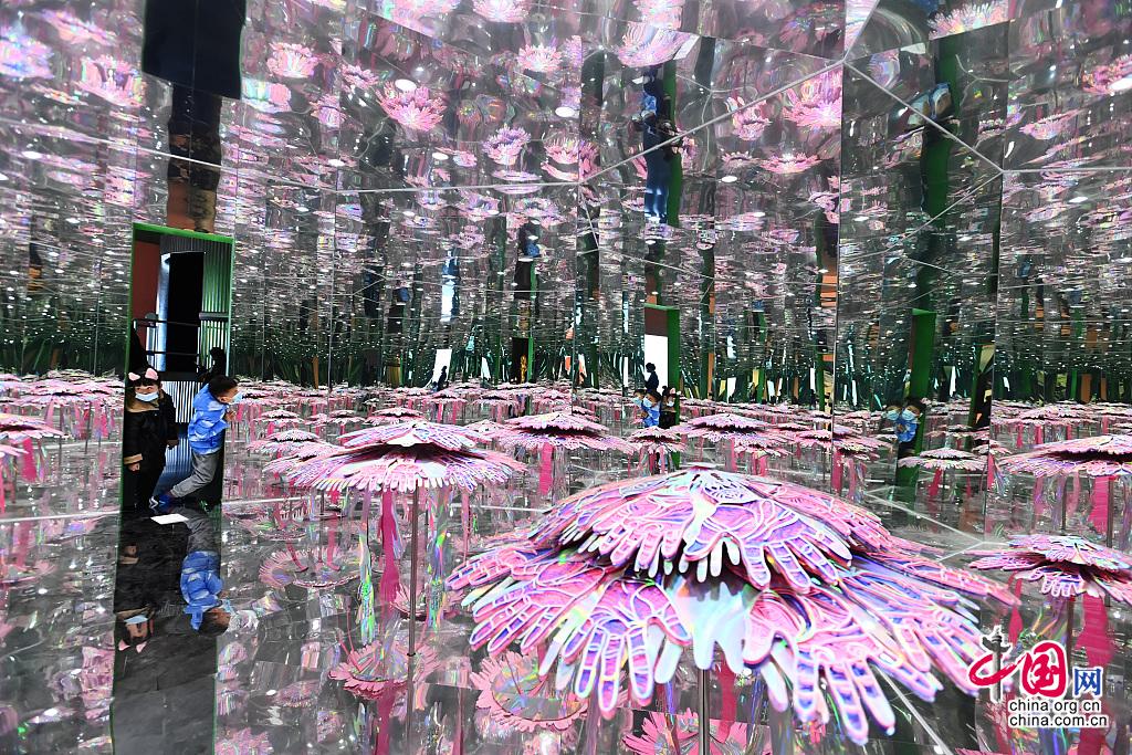 La Biennale de Chengdu attire de nombreux visiteurs
