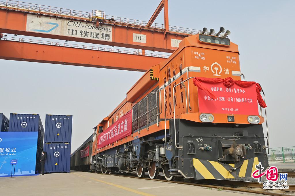 Départ à Zhengzhou d'un train de fret Chine-Laos