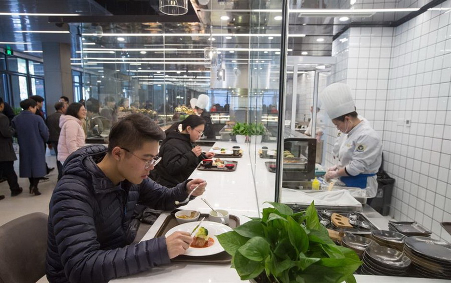 Gesichtserkennung: High-Tech-Essen in der Mensa_China.org.cn