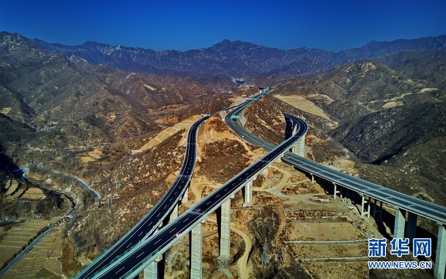 Hauptstück der Schnellautobahn in den Taihang-Bergen vollendet_China.org.cn