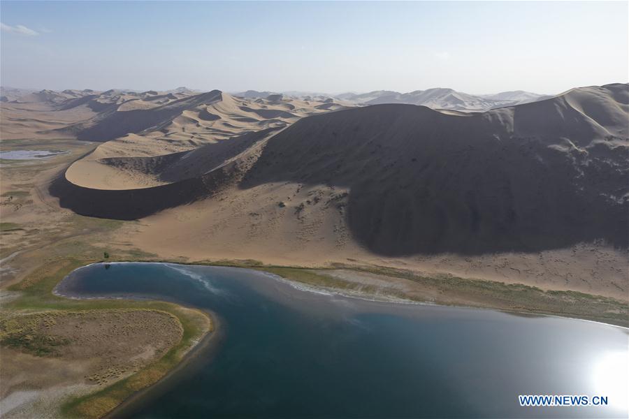 Wunderschöne Seen in der nordchinesischen Badain Jaran-Wüste_China.org.cn