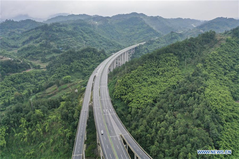 Neue Autobahn in Chongqing in Betrieb genommen_China.org.cn