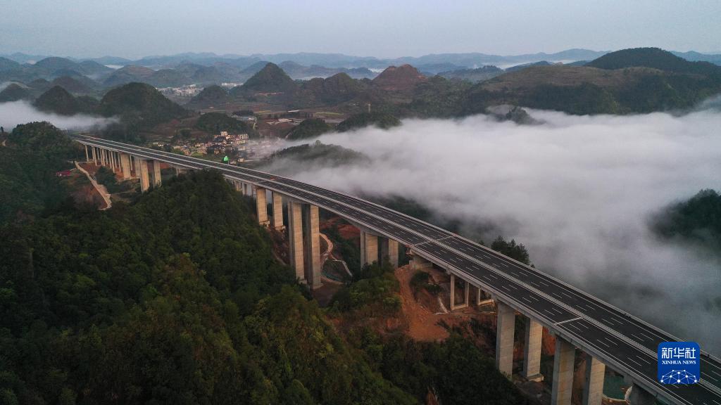 Bau der Hauptstrecke der Autobahn Guiyang-Huangping geht in die ...