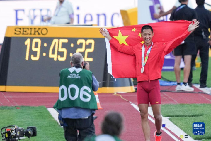 Chinas Weitspringer Wang und Kugelstoßerin Gong holen Gold und Silber ...