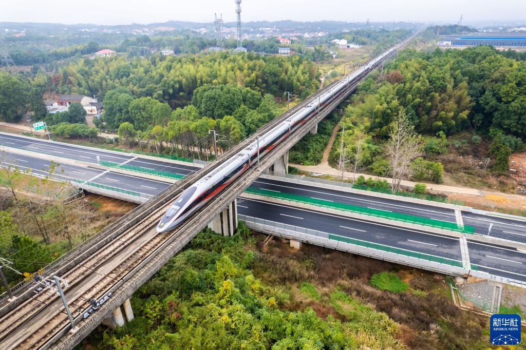 „Intelligente“ Autobahn in Hunan für den Verkehr geöffnet_China.org.cn
