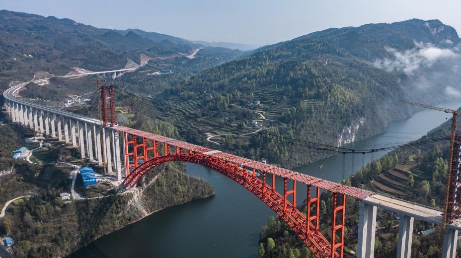 Guizhou: Hauptteil der Wujiang-Brücke auf der Deyu-Autobahn ...