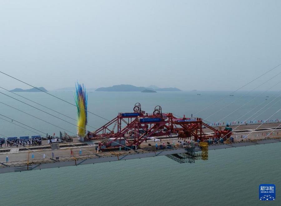 Überbau von Gaolangang-Brücke erfolgreich aneinandergefügt_China.org.cn