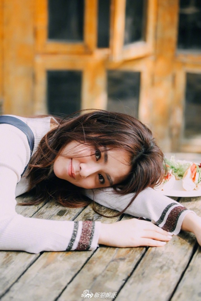 Actriz Wang Xiaochen disfruta el sol_Spanish.china.org.cn_中国最权威的西班牙语新闻网站