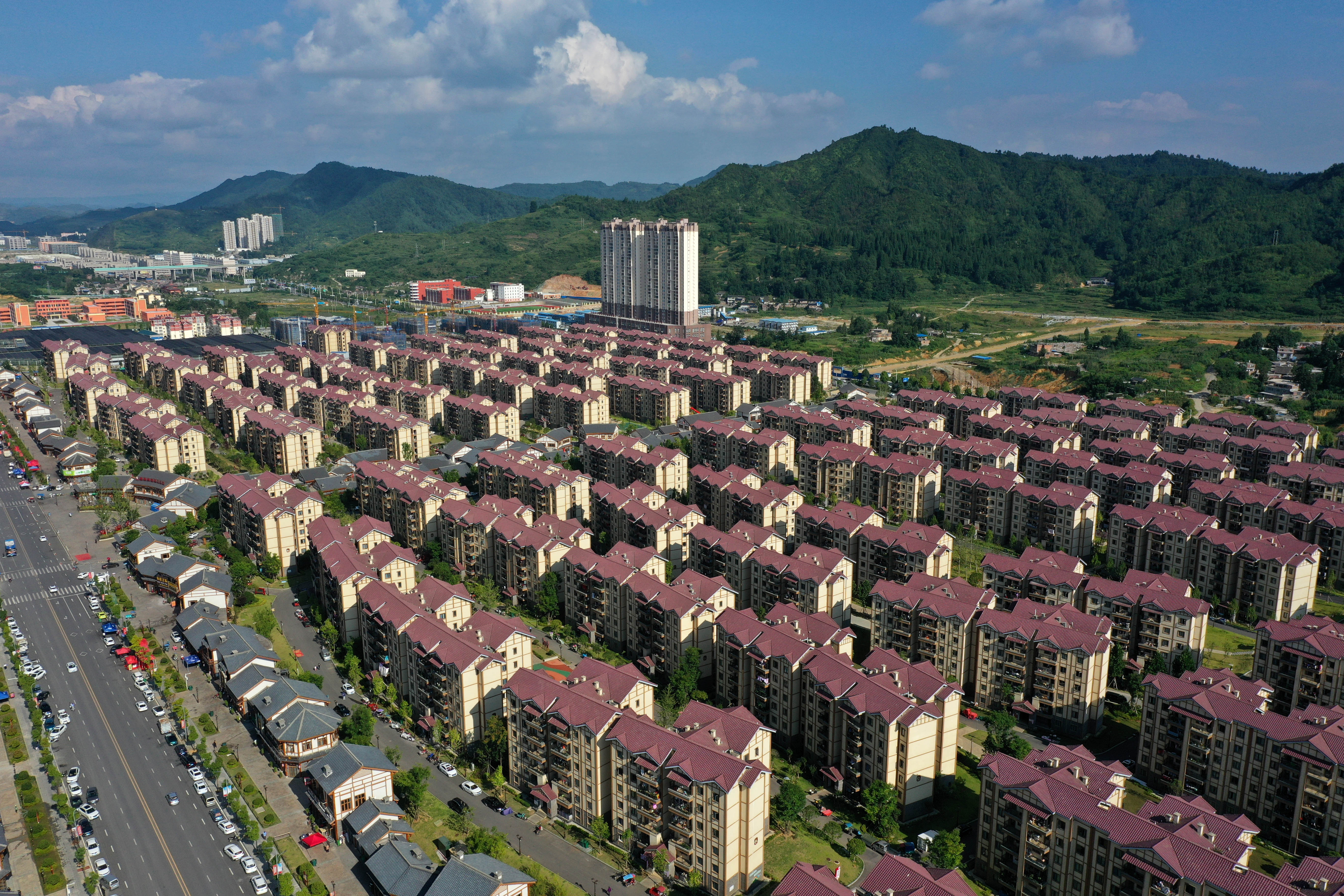 China completa básicamente reubicación para alivio de pobreza_Spanish ...