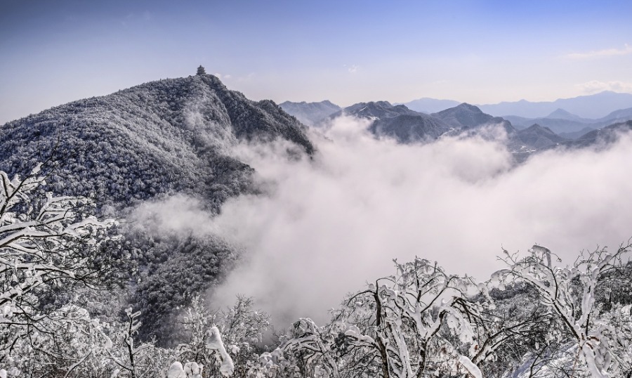 El manto blanco de Longtoushan_Spanish.china.org.cn_中国最权威的西班牙语新闻网站