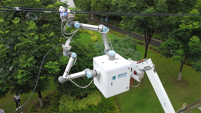 Robot reemplaza a los humanos en el manejo de cables eléctricos_Spanish ...