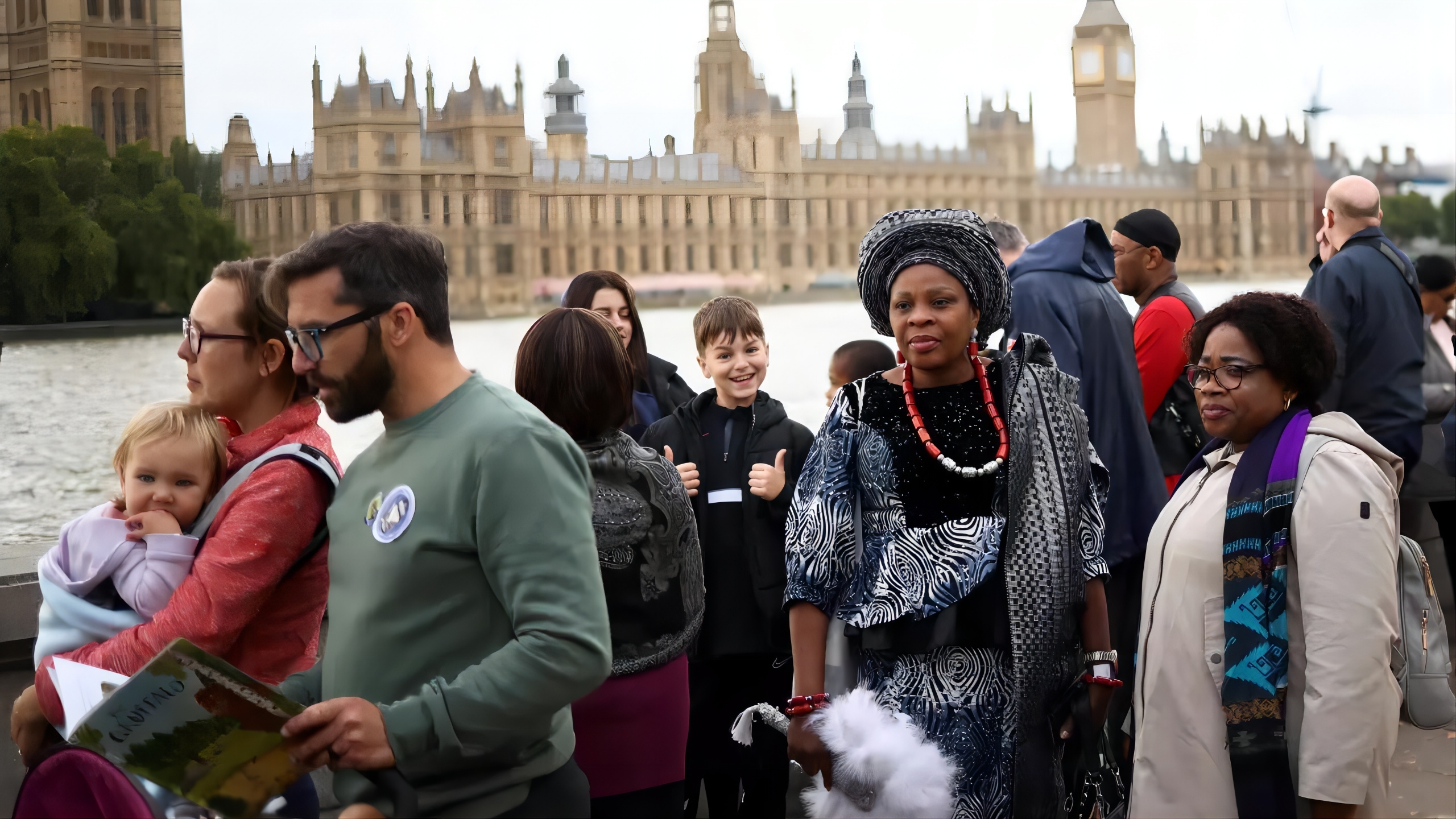 Kilómetros de filas para el último adiós a Isabel II_Spanish.china.org ...