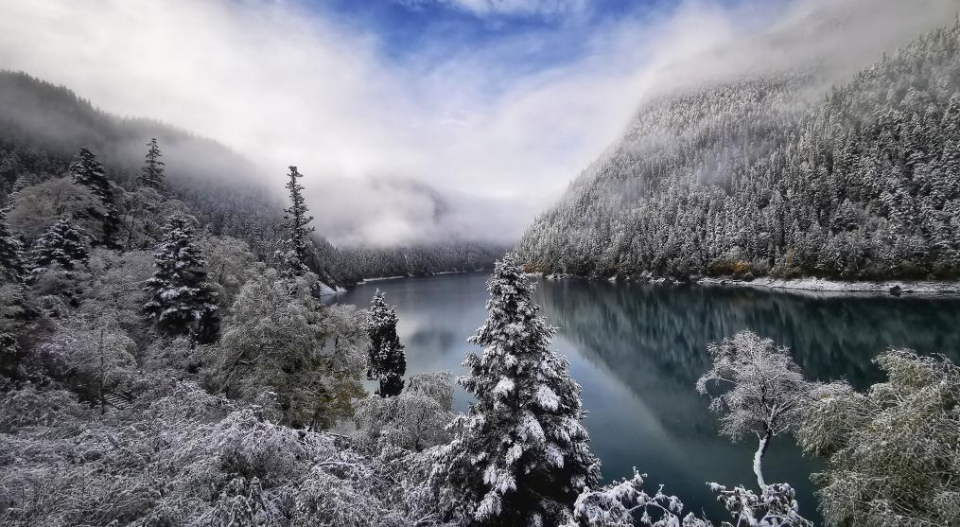 Paisaje nevado en el valle de Jiuzhai_Spanish.china.org.cn_中国最权威的西班牙语新闻网站