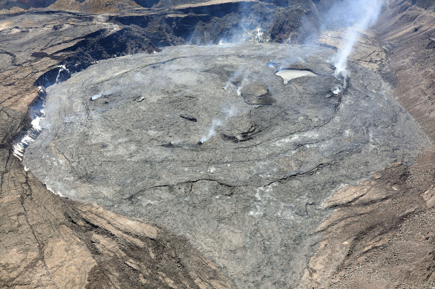 Volcán más grande del mundo escupe lava de hasta 60 metros en Hawái ...