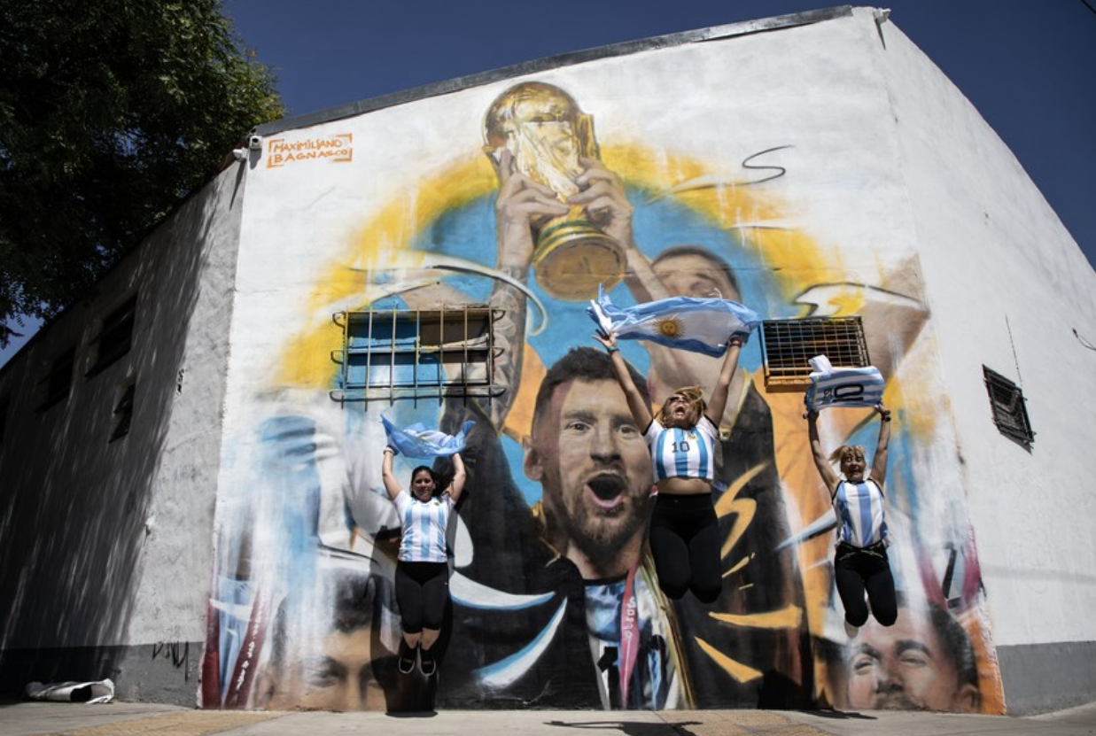 Murales retratan a Messi en Buenos Aires_Spanish.china.org.cn_中国最权威的西班牙 ...