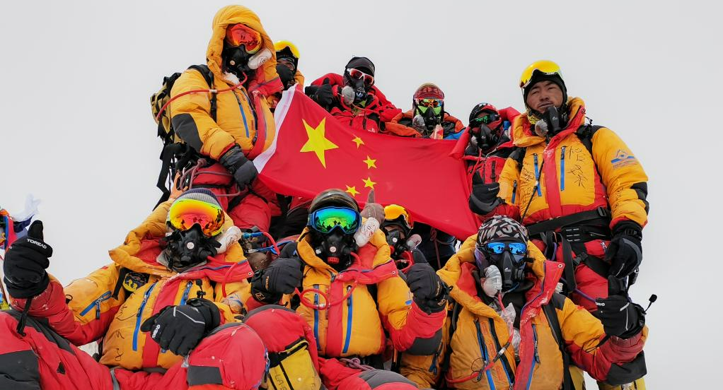 Expedición china alcanza el pico más alto del mundo para investigación ...