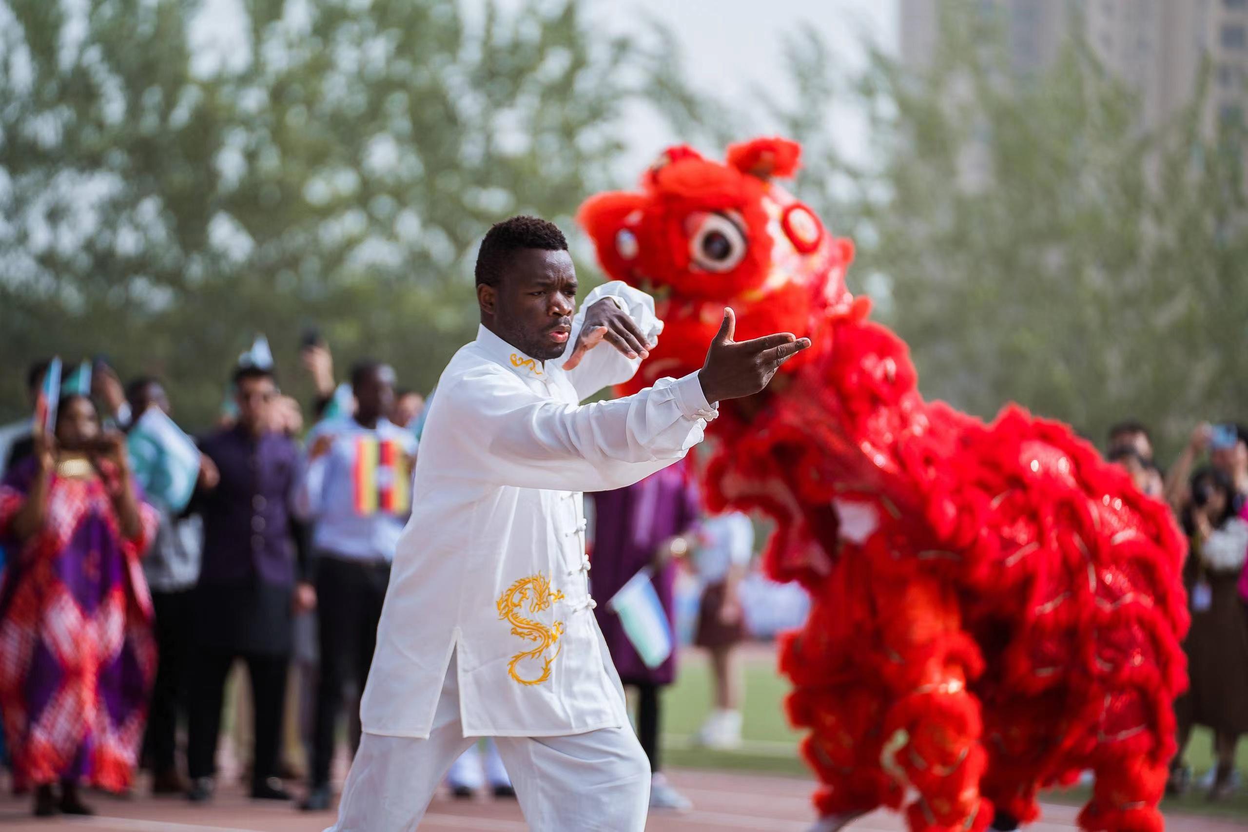 Liu Bianjing, entusiasta de la ópera de Henan y las artes marciales ...