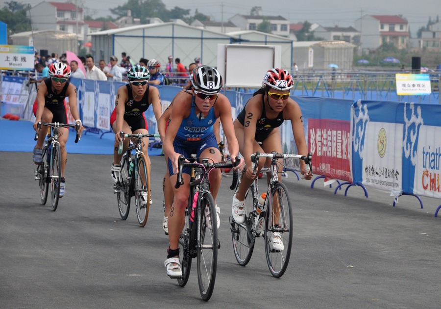 Over 600 athletes compete in Chengdu Triathlon- China.org.cn