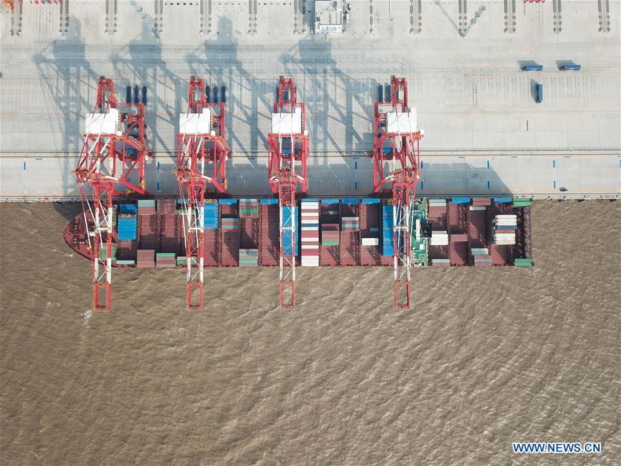 Largest automated container terminal opens | english.scio.gov.cn