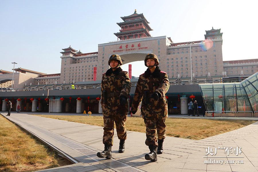 Armed police face long days safeguarding- China.org.cn
