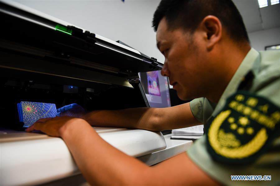 Frontier defence policeman in E. China- China.org.cn