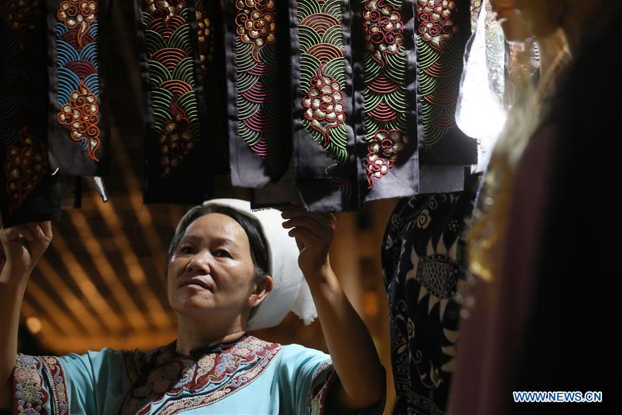 Horse tail embroidery of Shui people- China.org.cn