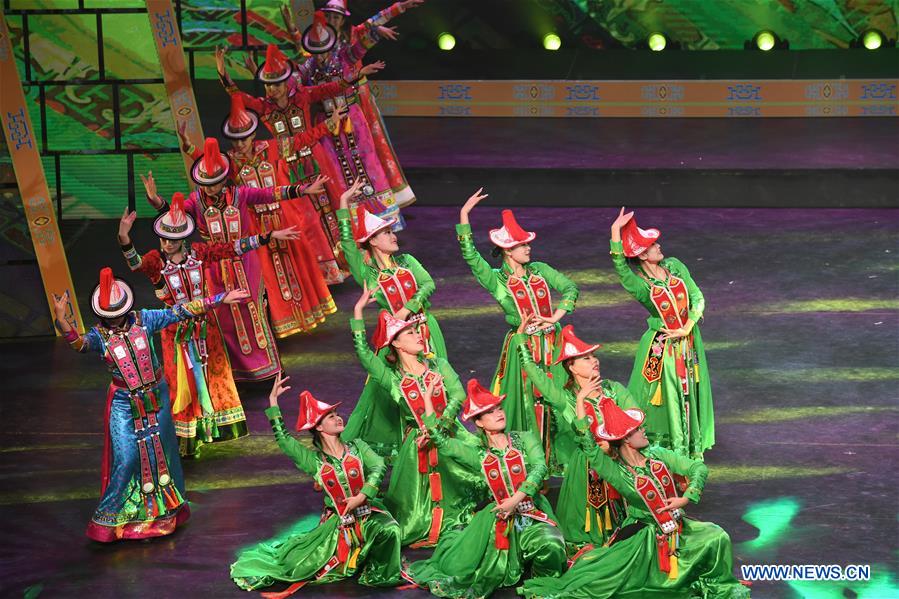 Actors perform at Gannan Grand Theatre in NW China's Gansu- China.org.cn