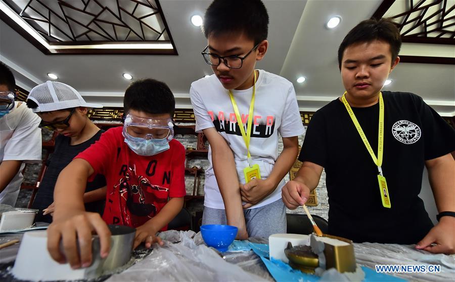 Students learn about cultural relics restoration in Palace Museum ...