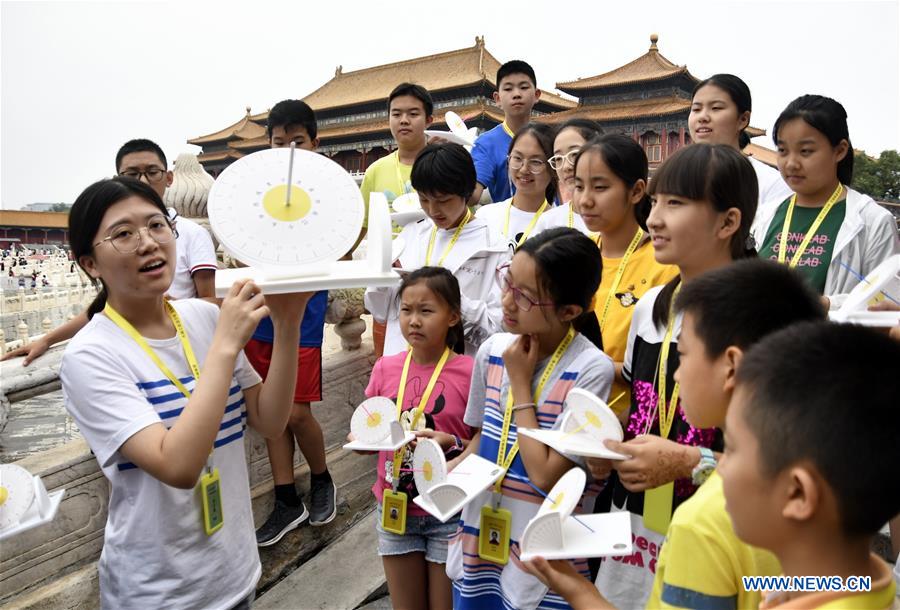 Students learn about cultural relics restoration in Palace Museum ...