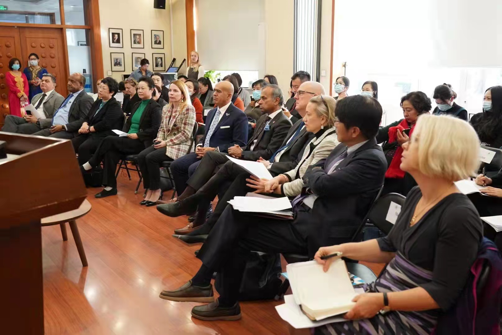 Dialogue held to promote gender equality, women's empowerment- China.org.cn