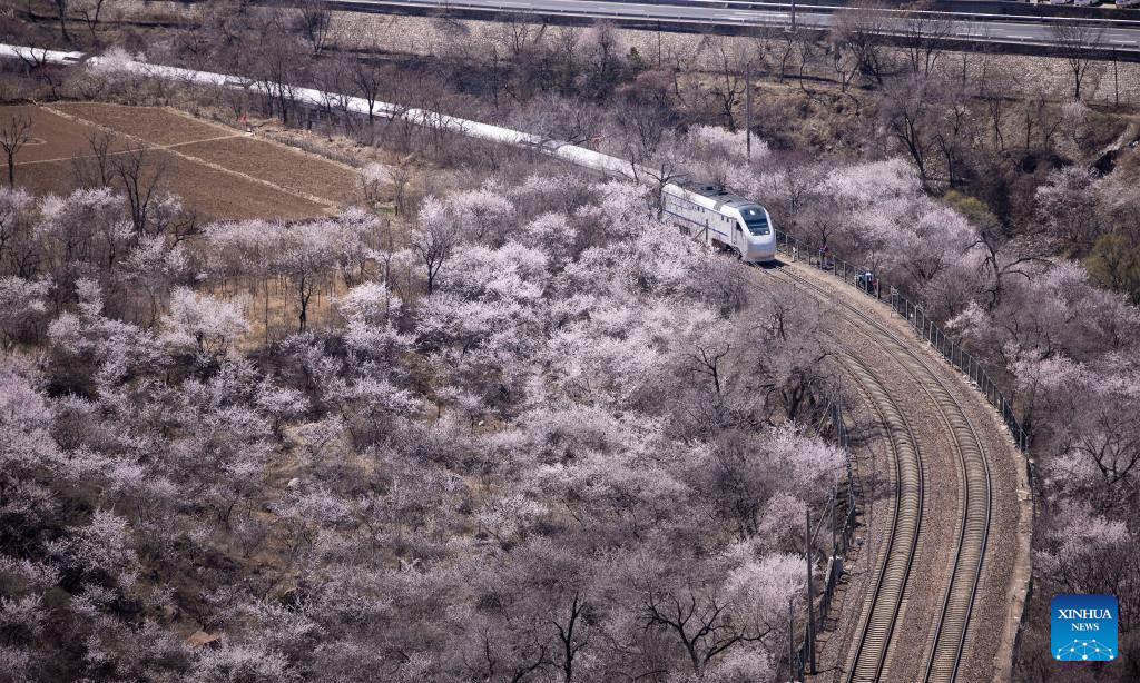 Suburban railway scenery in Beijing- China.org.cn