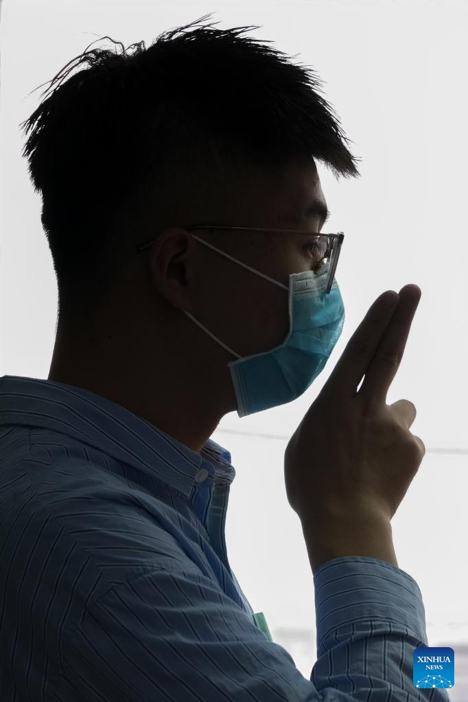 Pic story: sign language interpreter offers voluntary service for ...