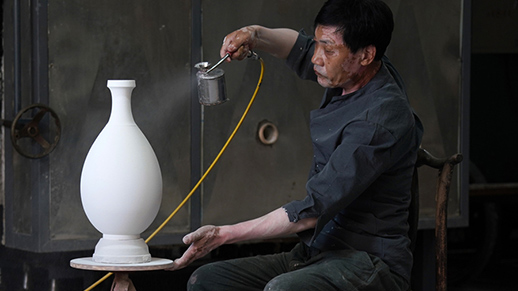 Craftsman keeps ancient ceramic tradition alive- China.org.cn
