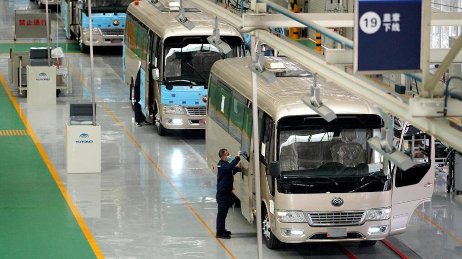 Staff busy on assembly line to catch overseas orders of new energy ...