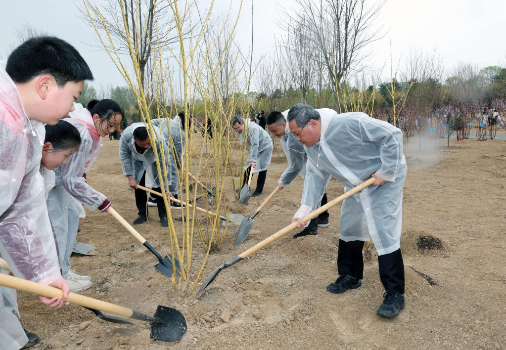 Xi plants trees in Beijing, urging more afforestation efforts for green ...