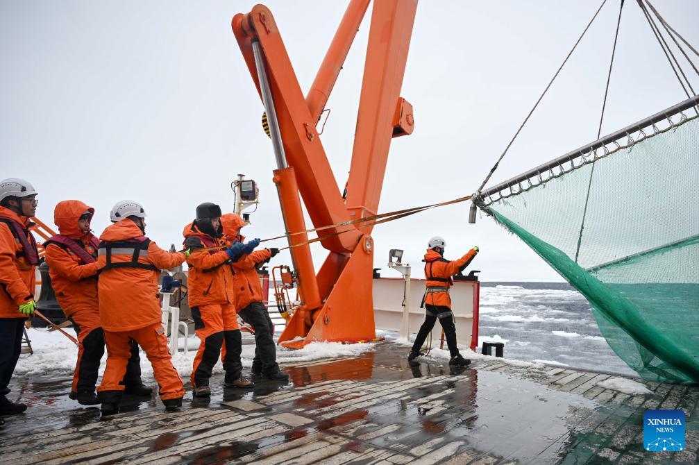 China's 40th Antarctic expedition team conducts scientific work aboard ...