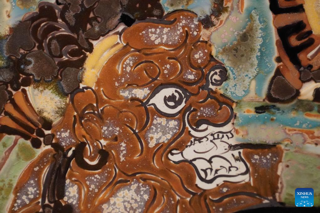 Turkish artist paints new Silk Road stories in China's "porcelain ...