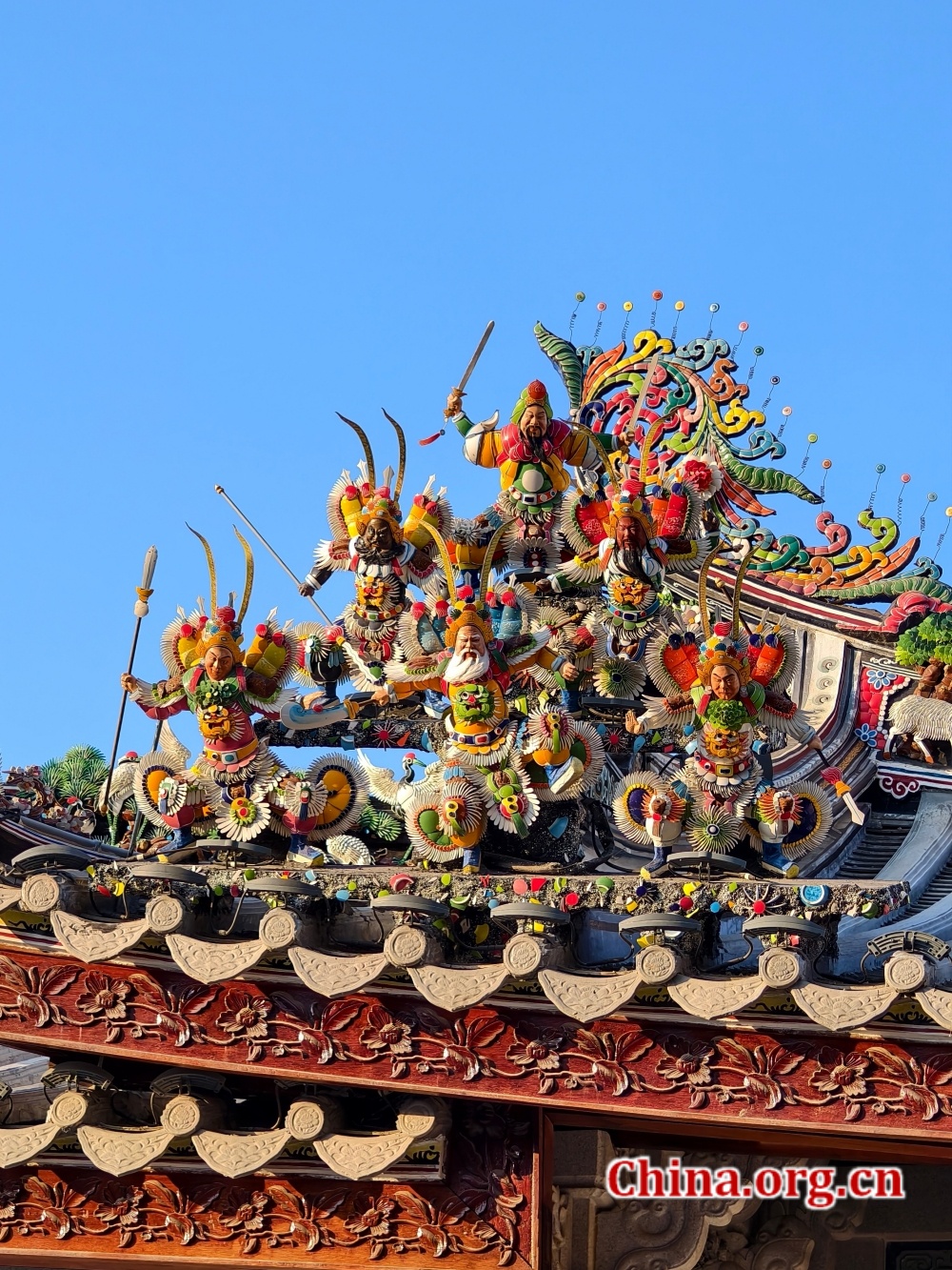 Inlaid porcelain rooftop decoration in Chaoshan region - China.org.cn